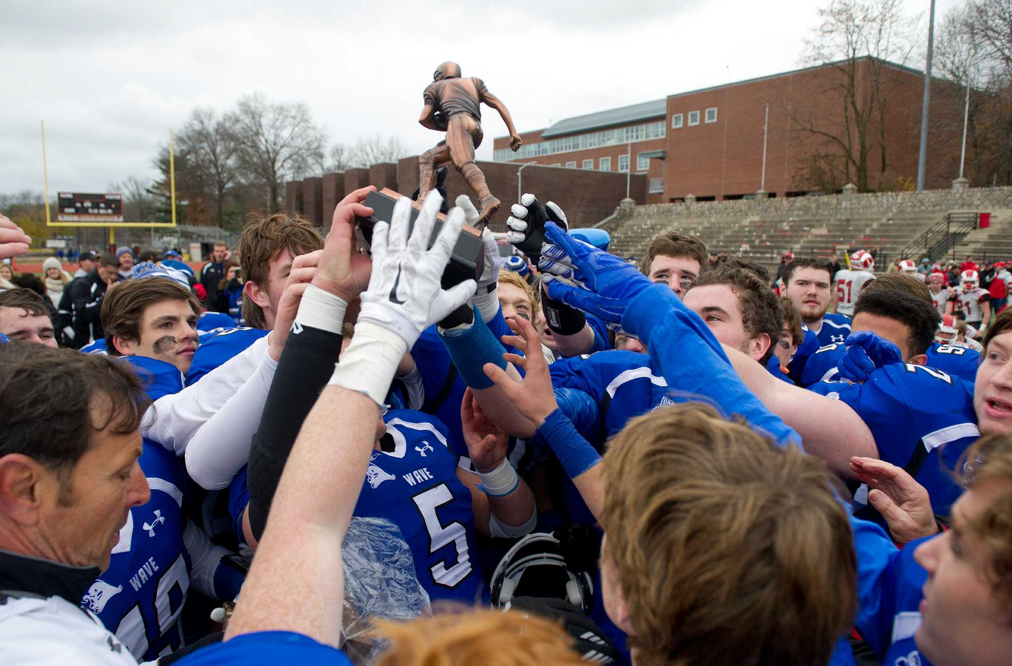 Darien out to avoid emotional letdown in state semifinals