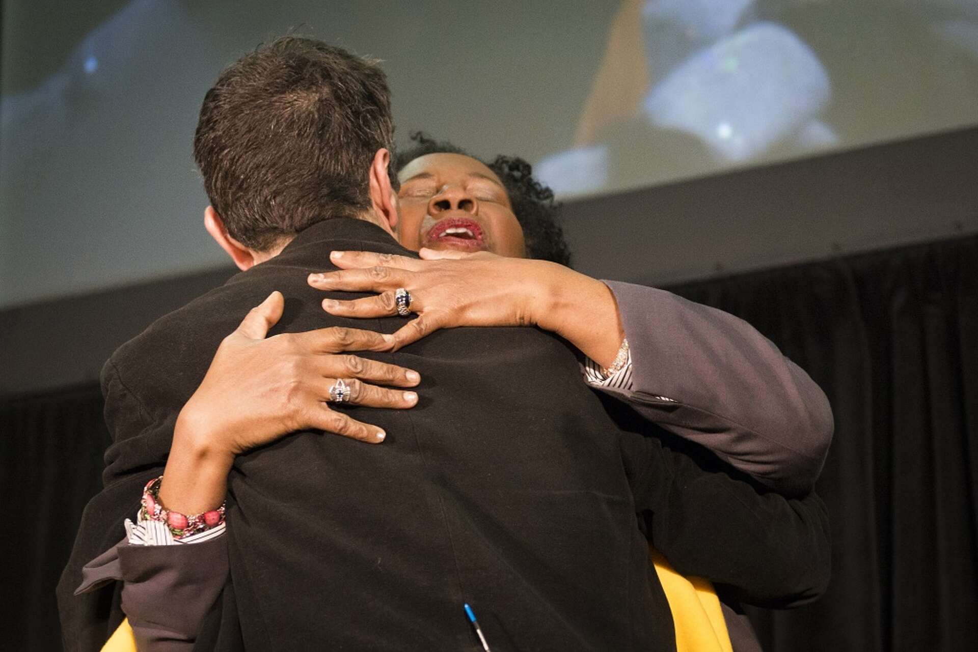 Martinez, energetic priest behind Cristo Rey school, dies at 44