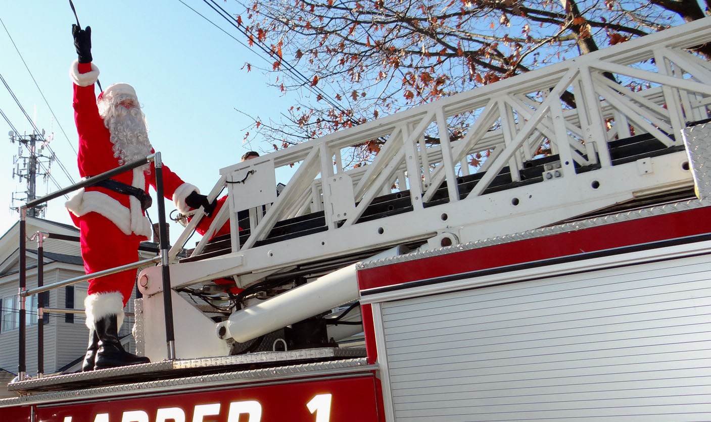 Santa-stic! A ho-ho-holiday hurrah as Santa Claus comes town