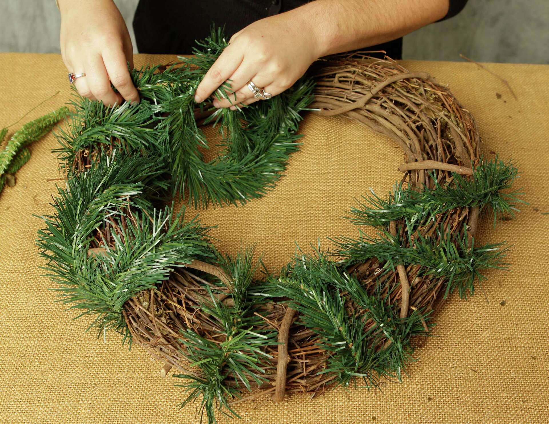 Wreath project makes decorating for winter holidays easy