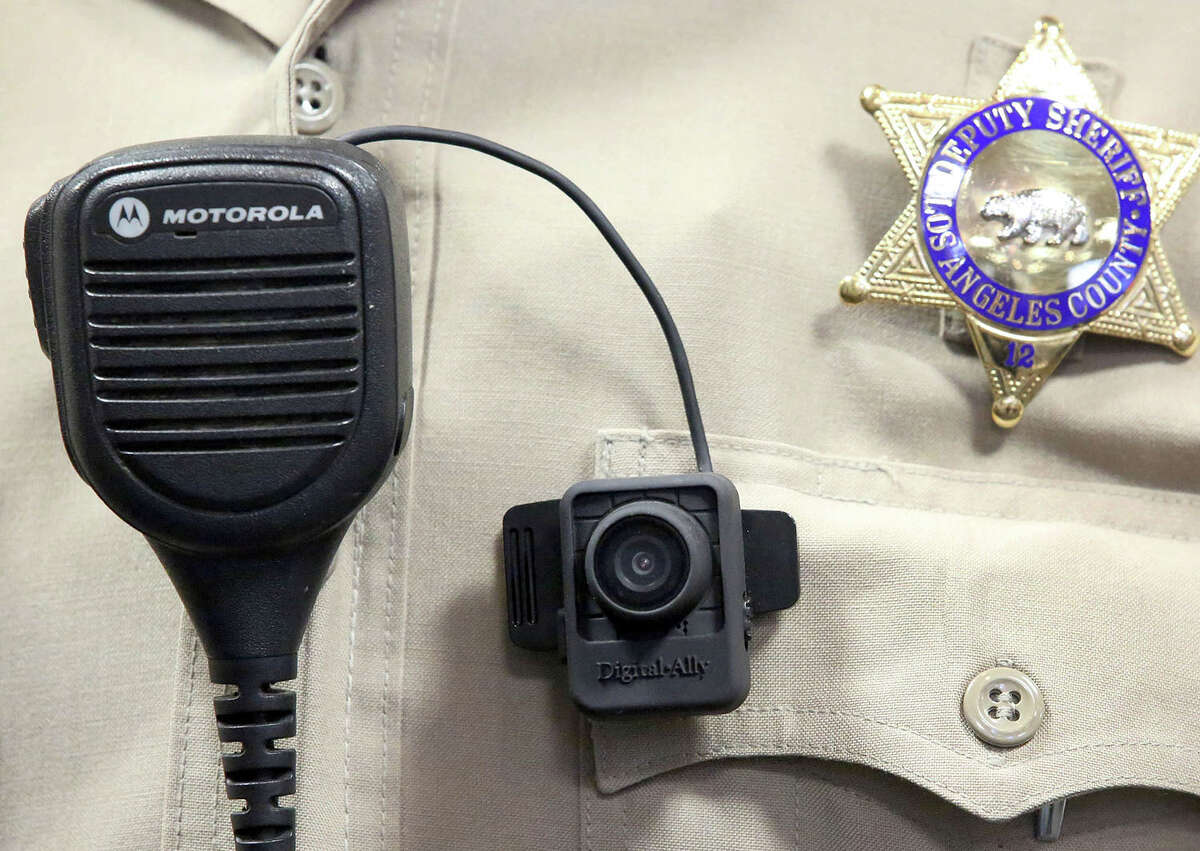 S.A. police chief recommends body cameras for officers