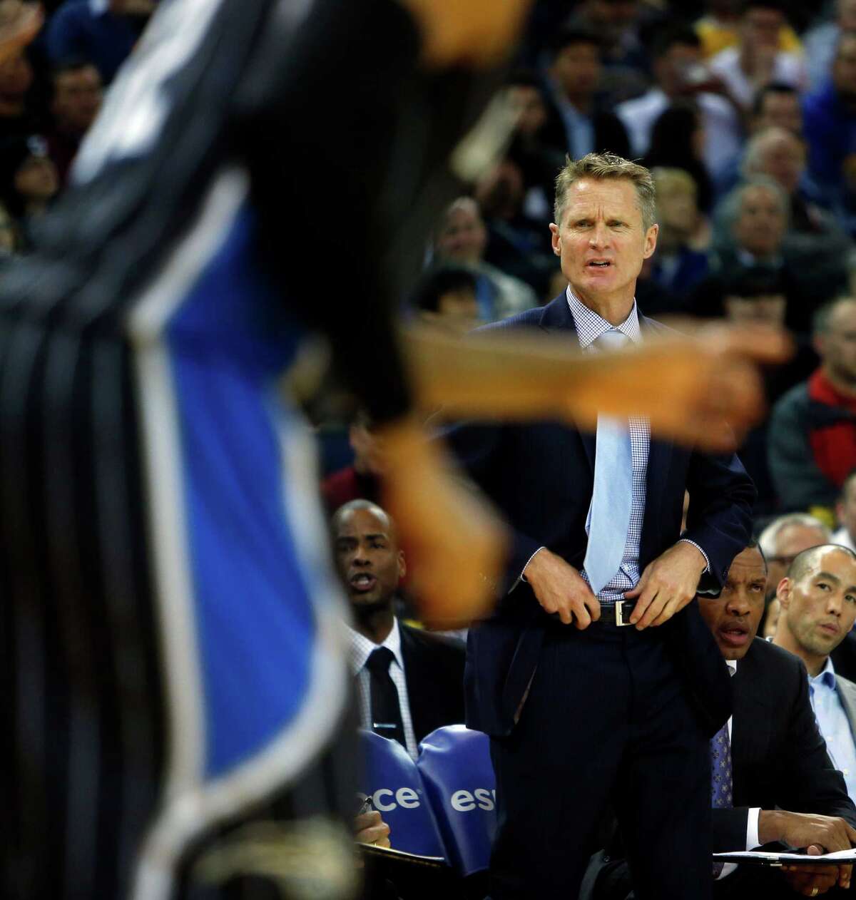 Warriors come from behind, avert Magic upset