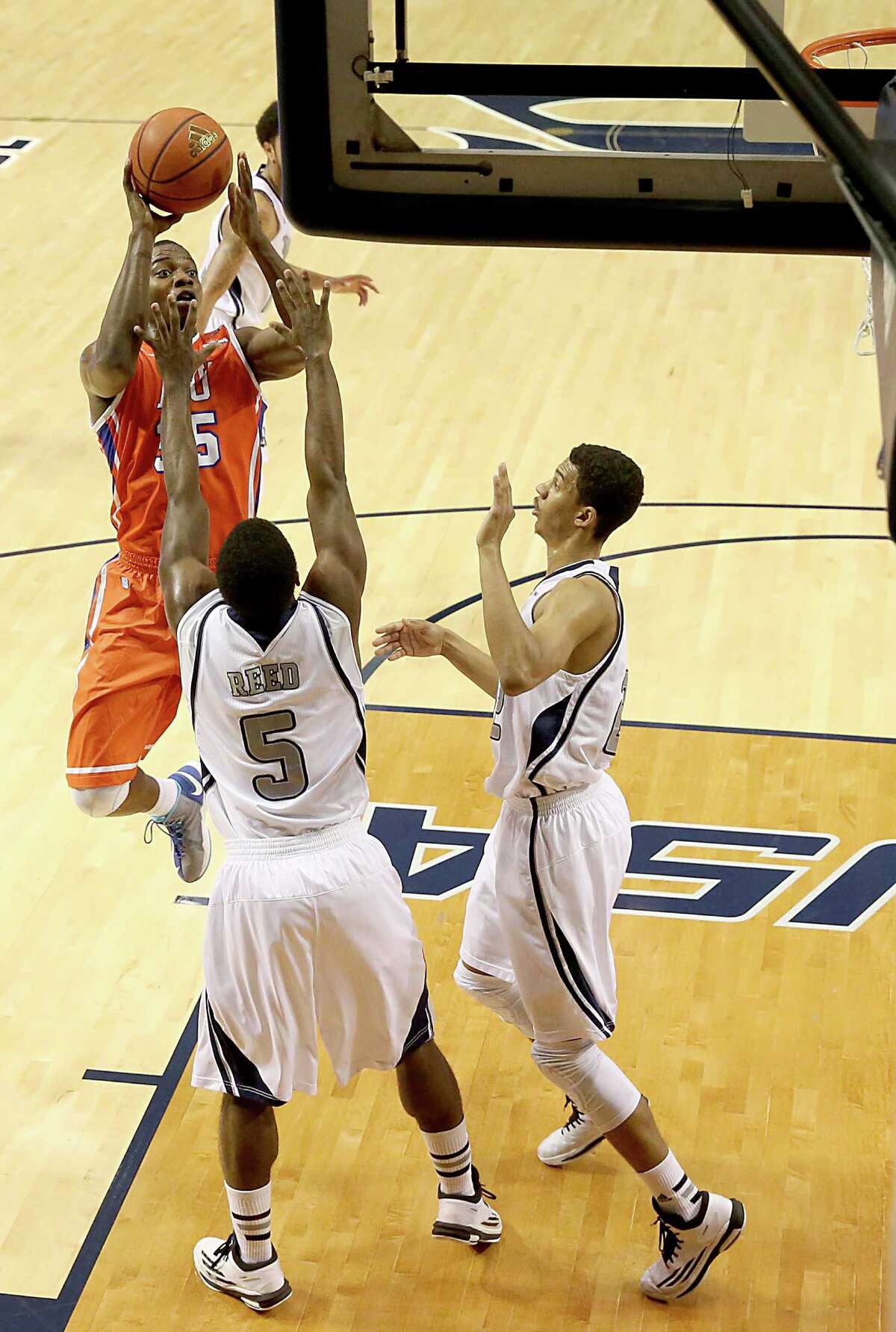 HBU holds on for road win over Rice