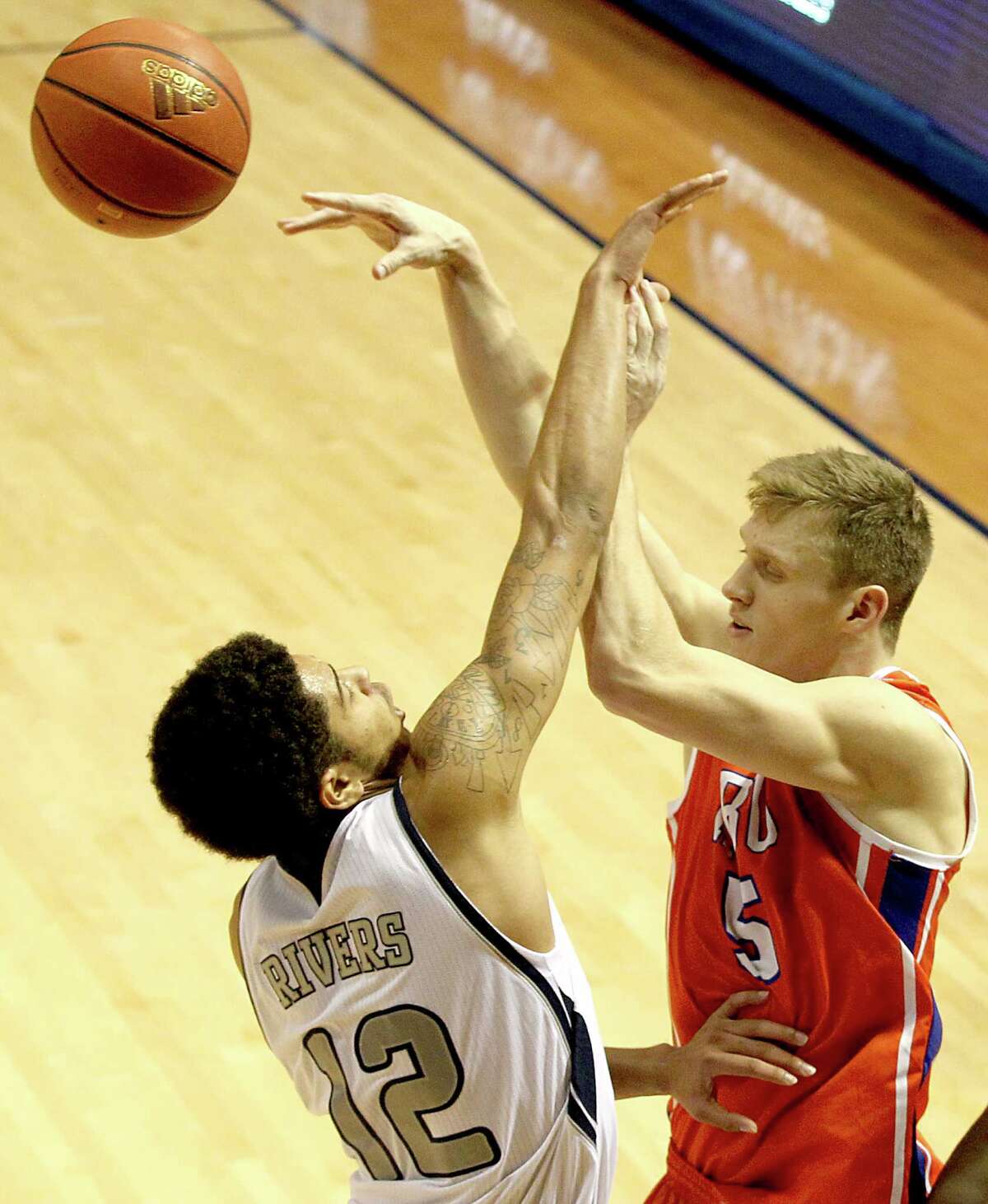 HBU holds on for road win over Rice