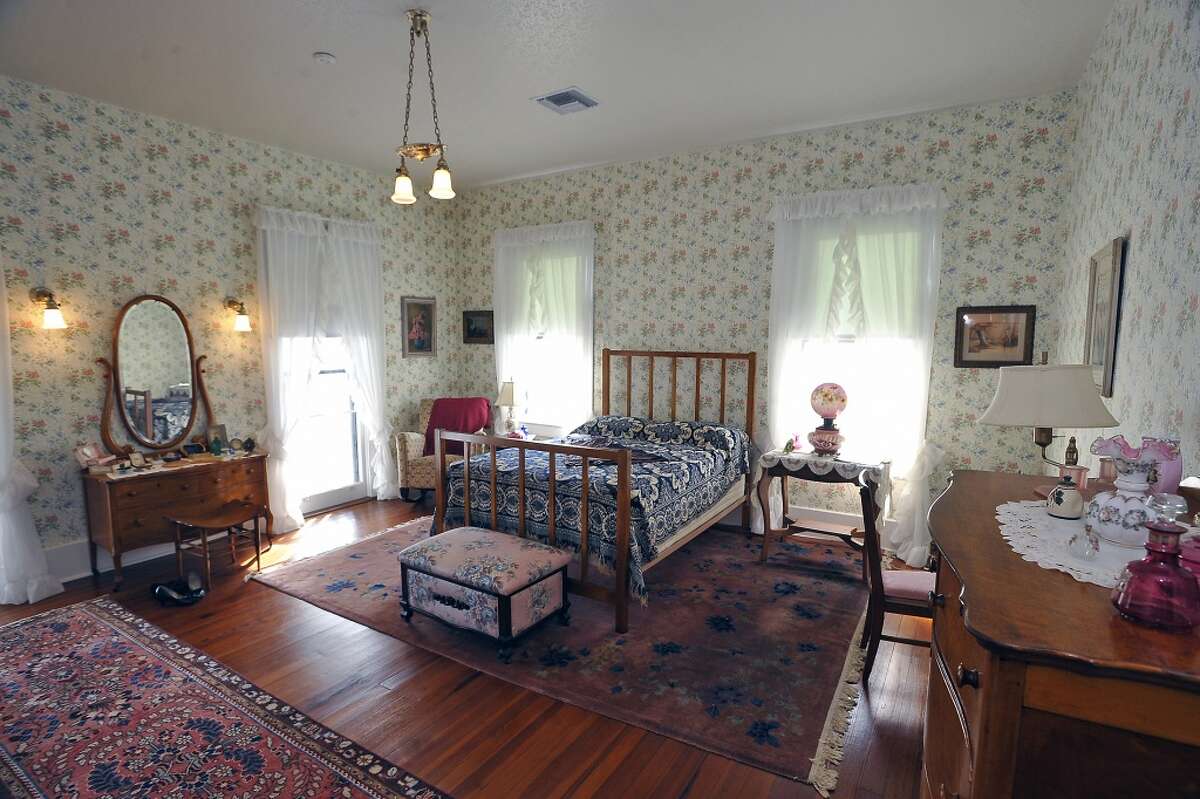 Exterior work preserves historic Chambers House