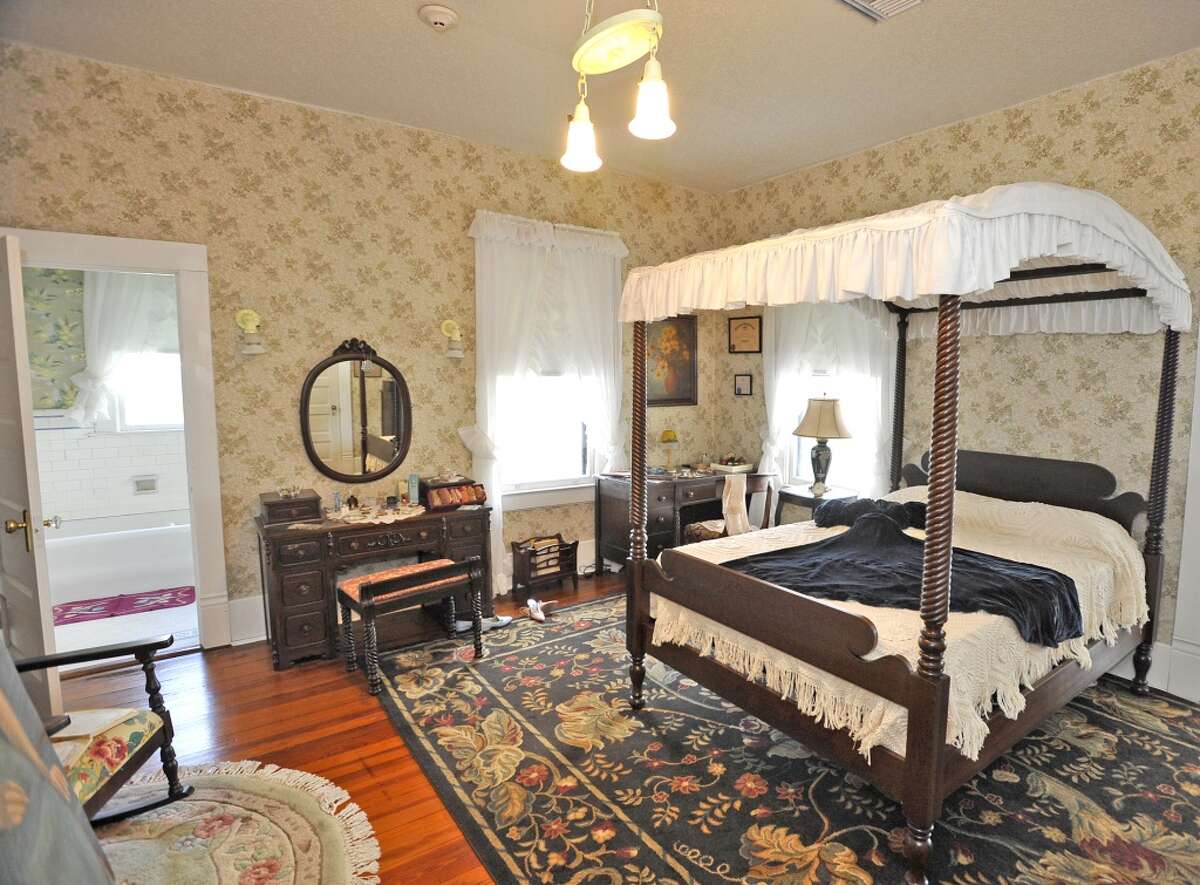 Exterior work preserves historic Chambers House