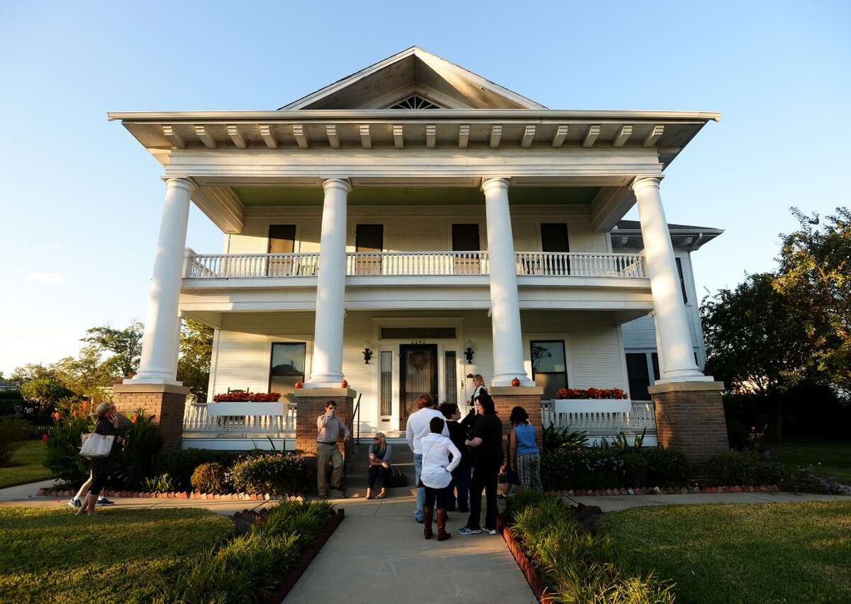 Exterior work preserves historic Chambers House