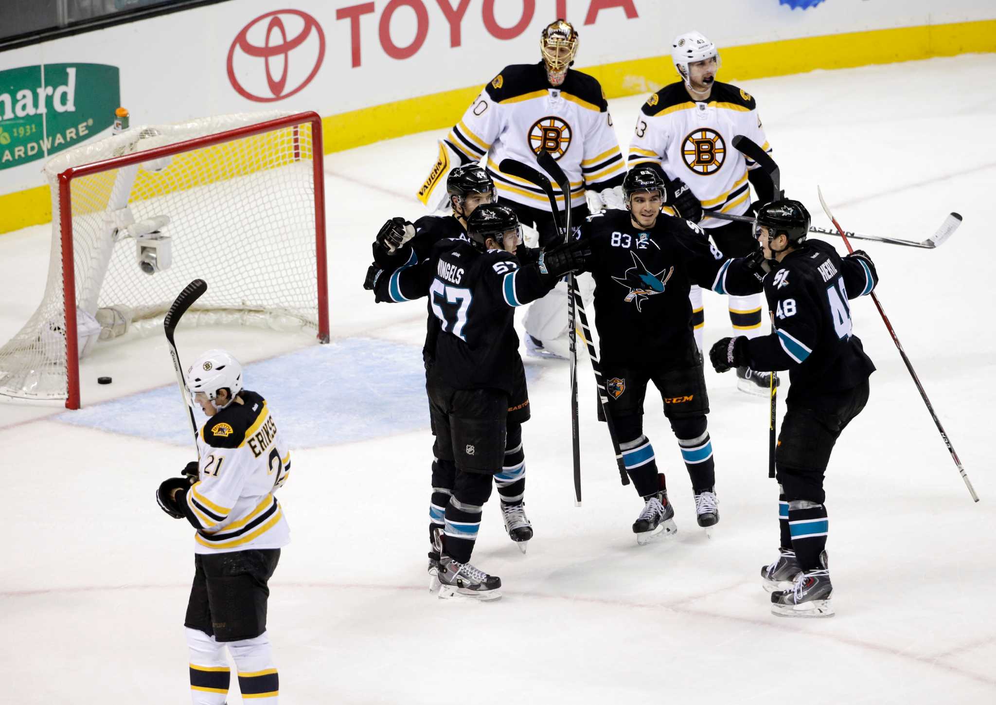 Sharks win 3rd in a row as 3 players score 2 goals each