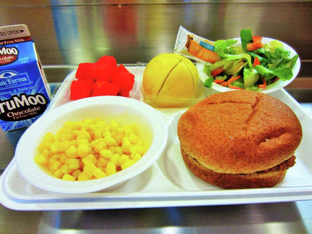 School vs. home lunch: Which makes the grade?