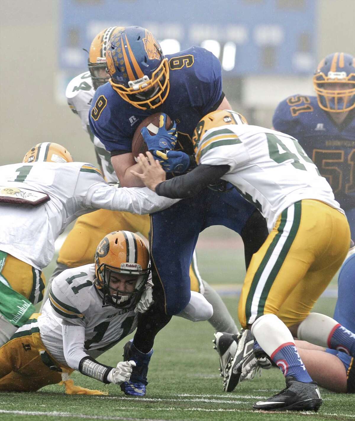 Brookfield crushes New London, returns to state finals