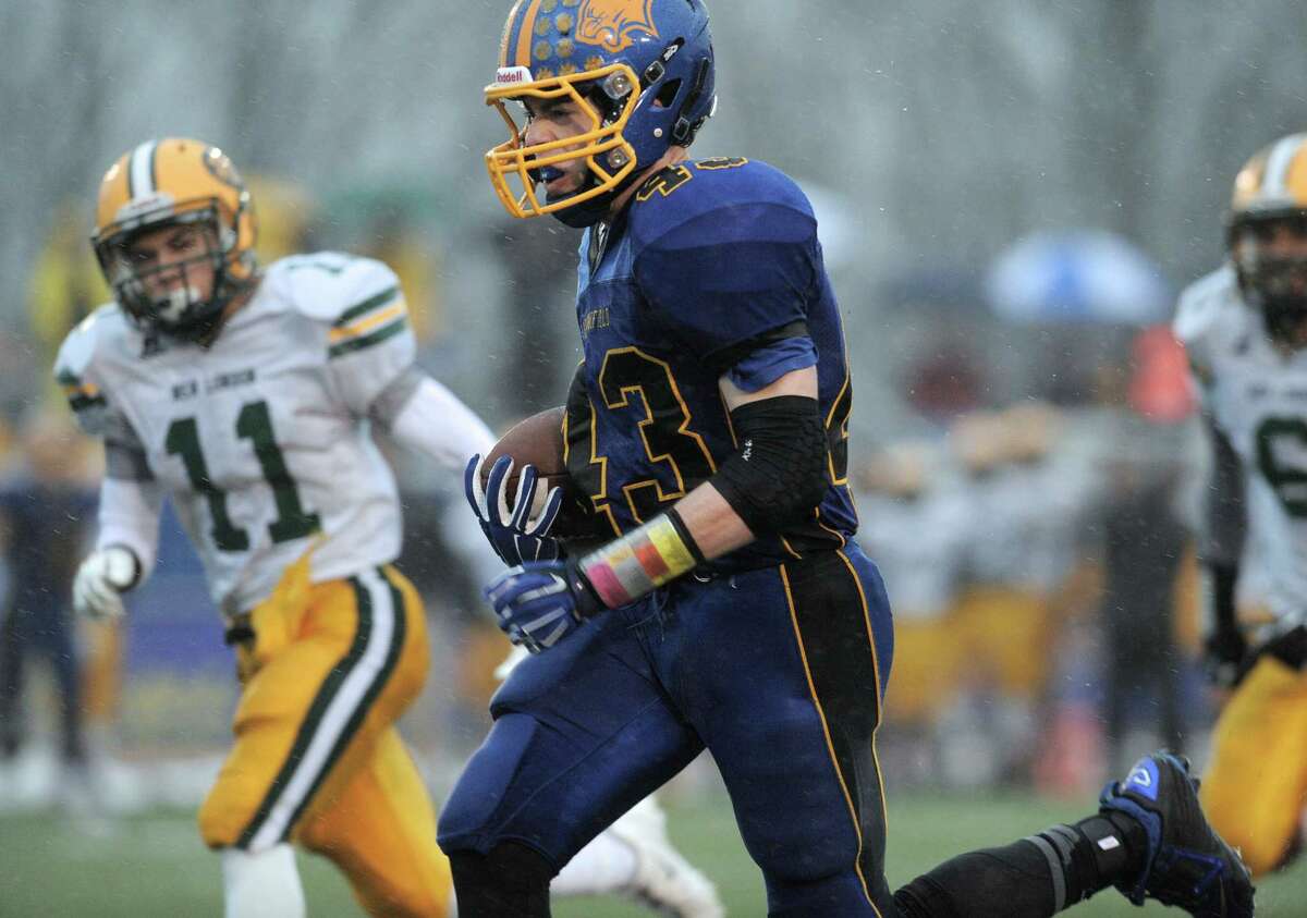 Brookfield crushes New London, returns to state finals