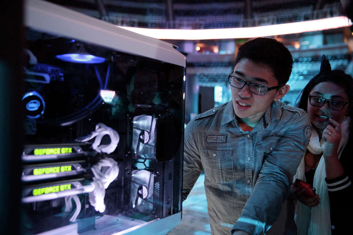 Pro video gamers hope to elevate to big leagues at San Jose arena