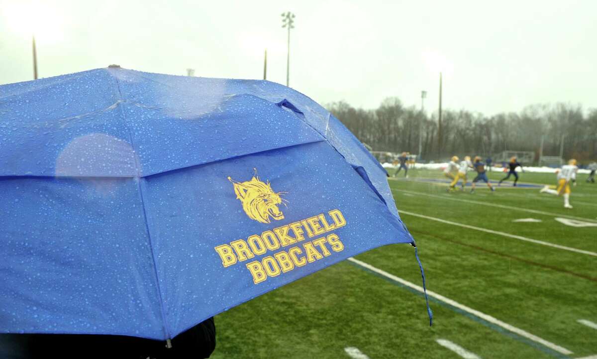 Brookfield crushes New London, returns to state finals