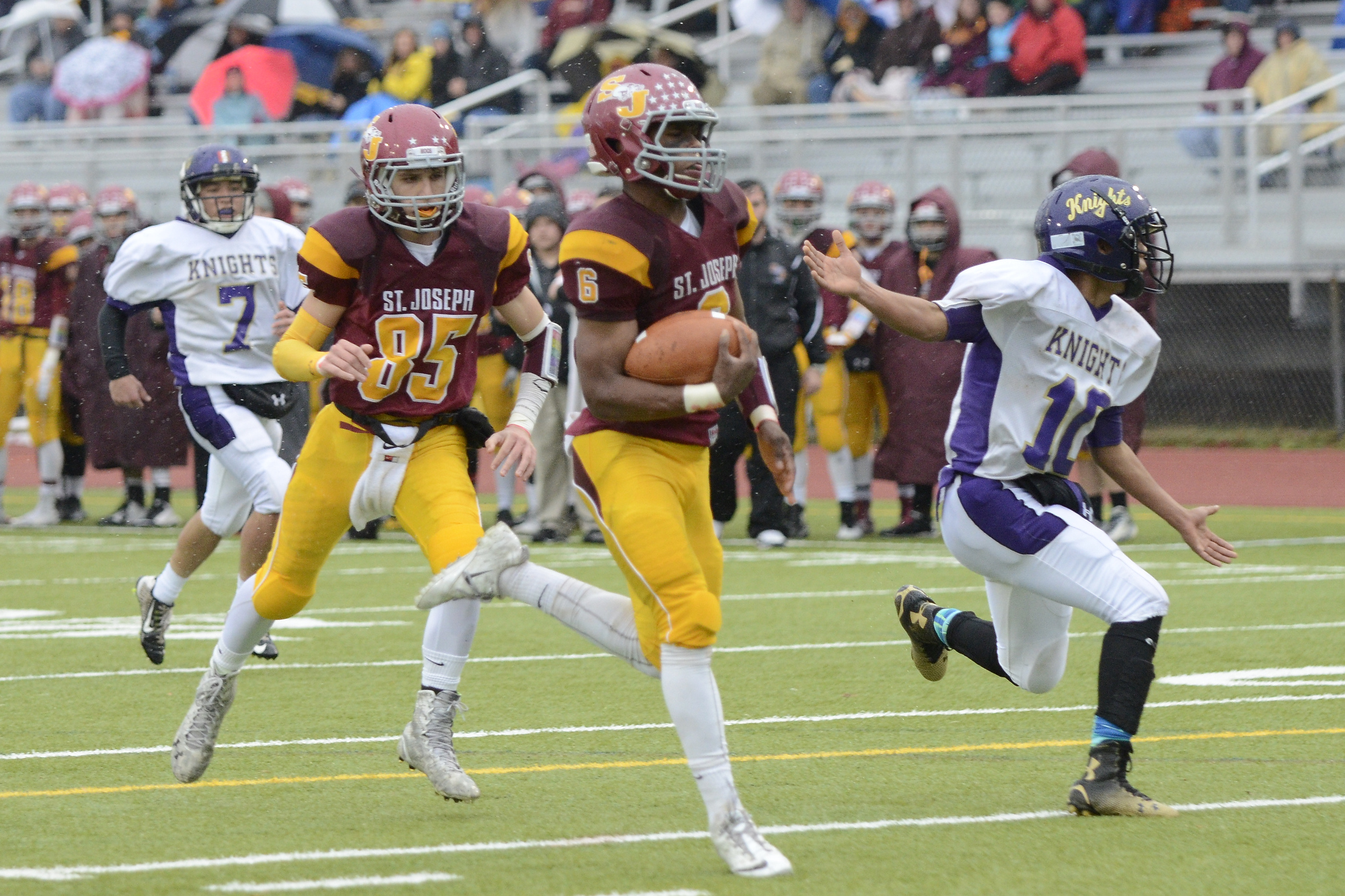 The high school football stars of the CIAC semifinals