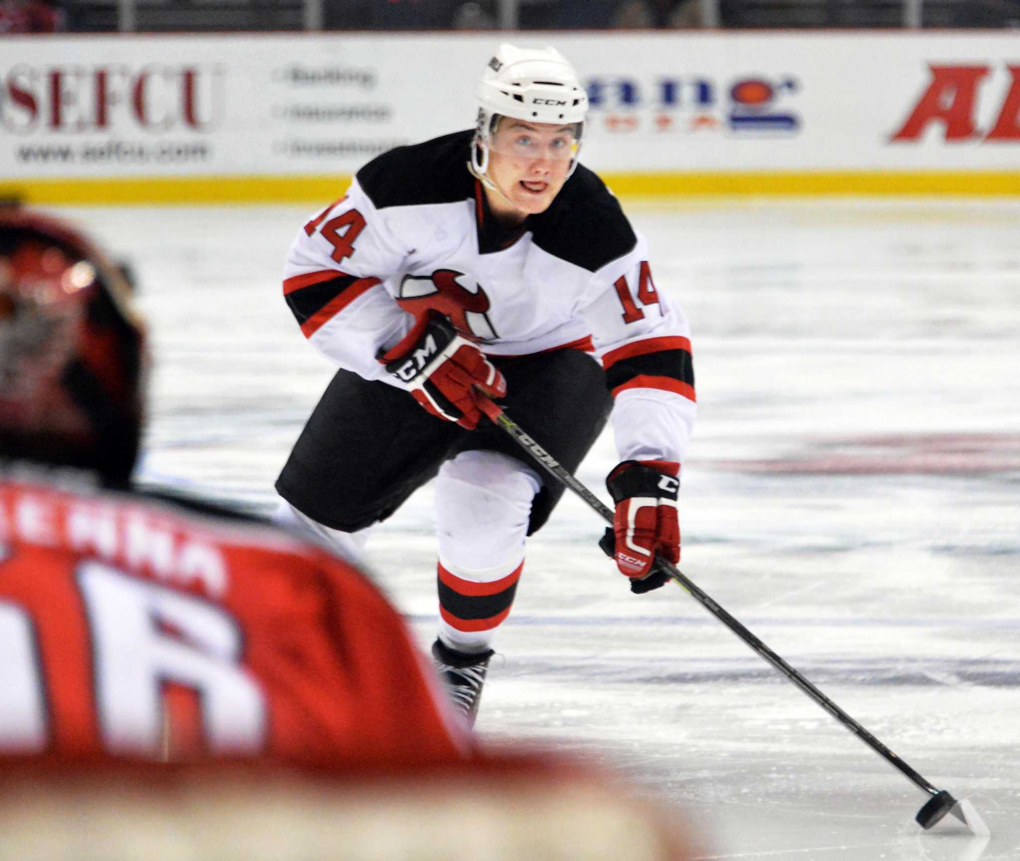 Devils' win streak sunk by Pirates