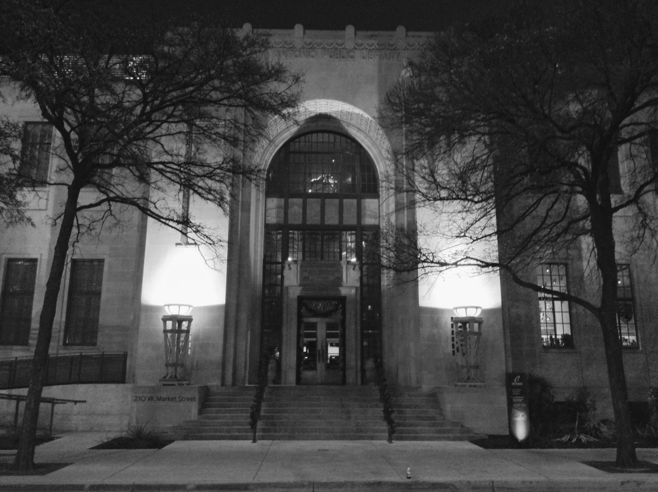 S.A. Noir: Night at the museums