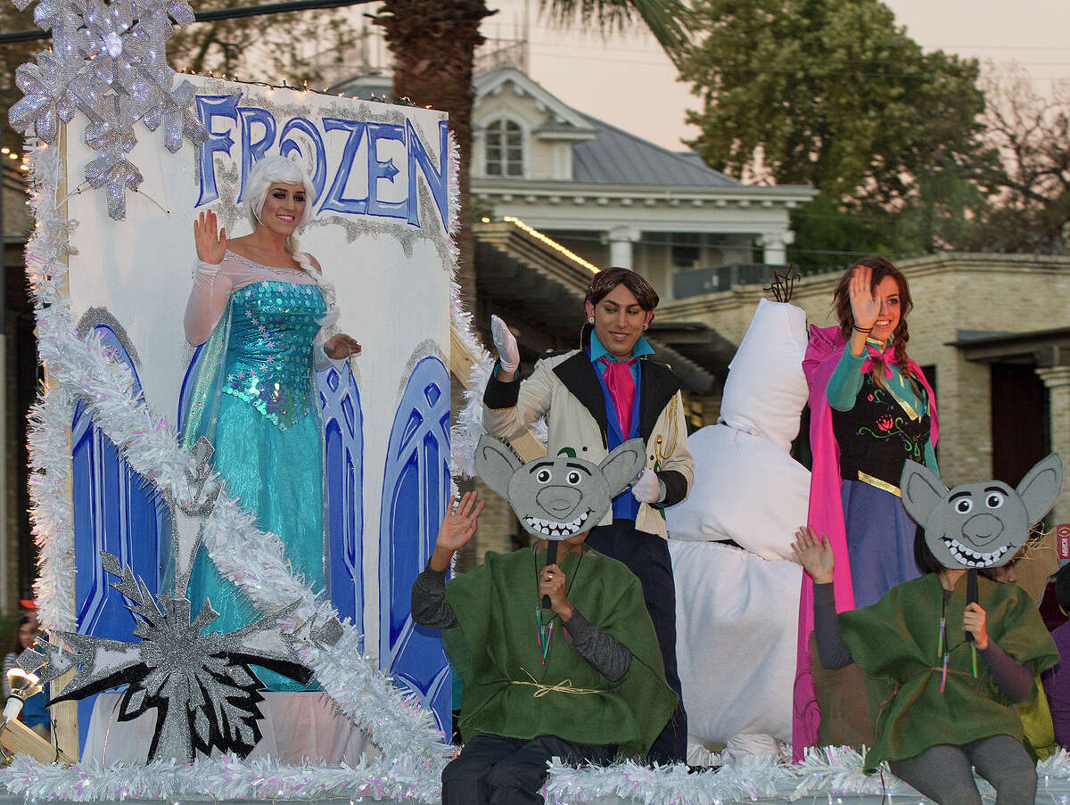 Alamo Heights turns out for holiday parade