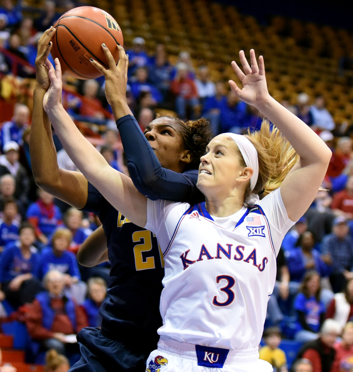 Courtney Range injured in No. 10 Cal’s blowout loss at Kansas