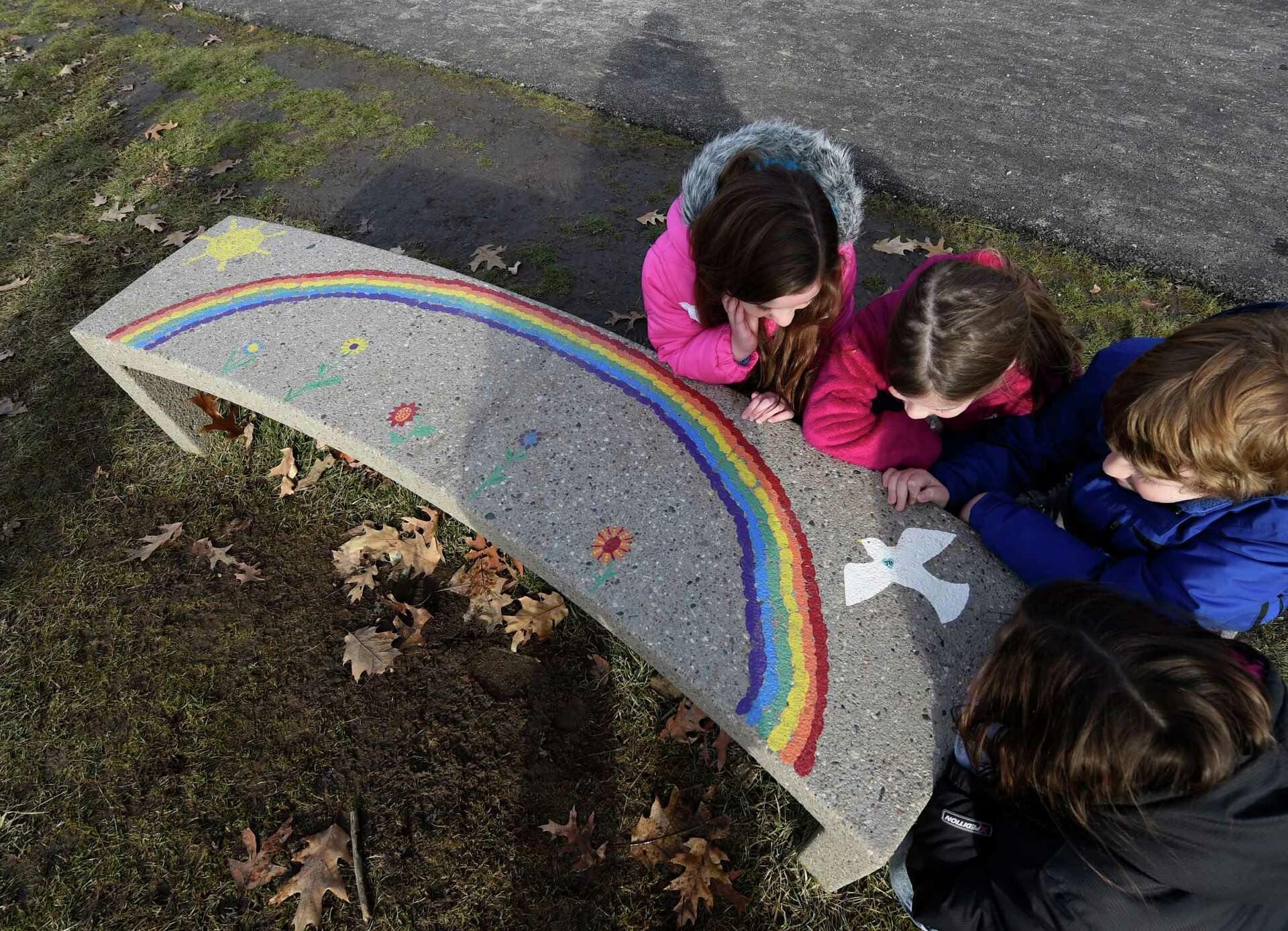 'Buddy Bench' helps kids find a friend