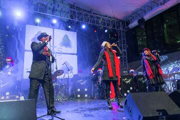 555 California Holiday Tree Lighting