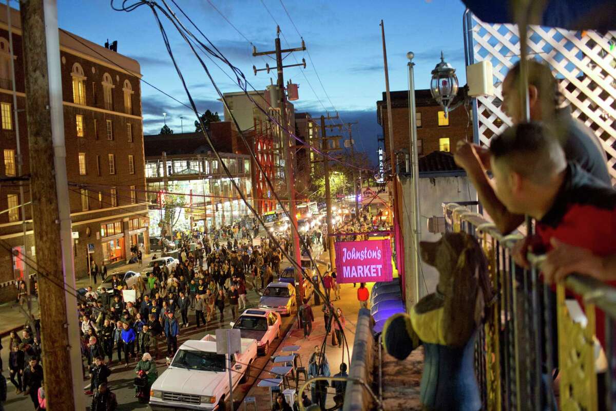 Berkeley protest swells to more than 1,000, closes I-80