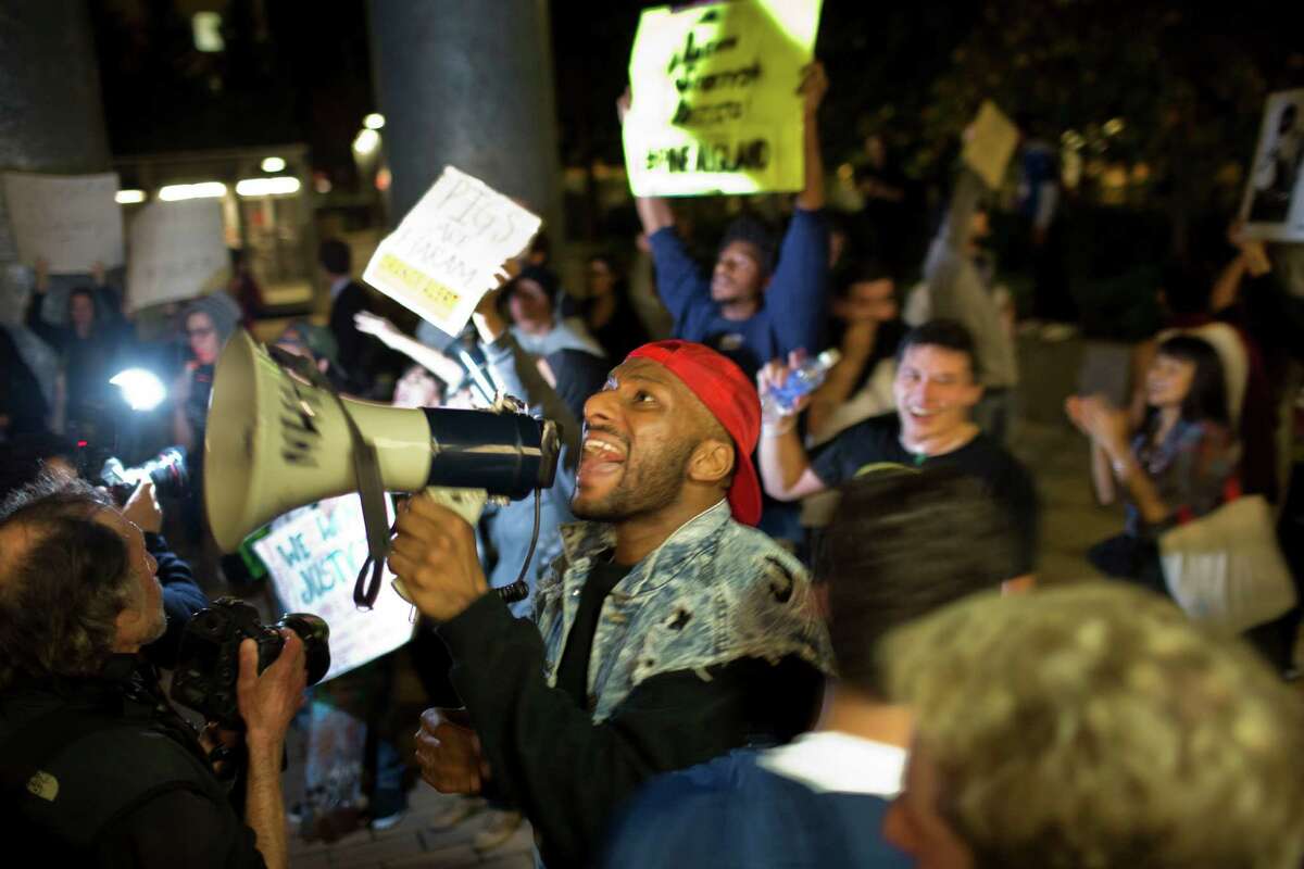Berkeley protest swells to more than 1,000, closes I-80