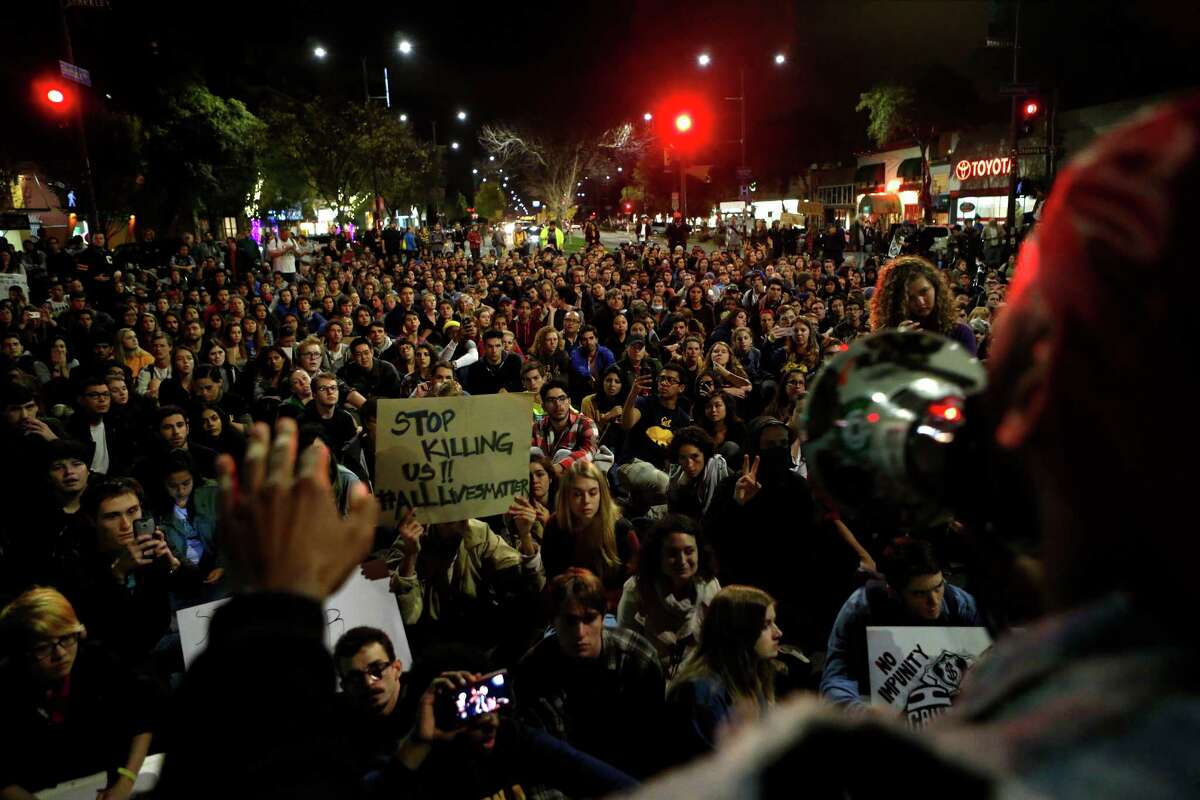 Berkeley protest swells to more than 1,000, closes I-80