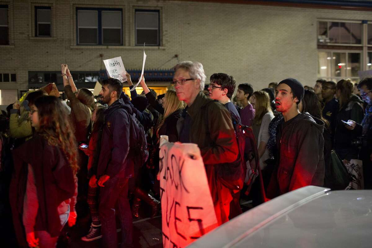 Berkeley protest swells to more than 1,000, closes I-80