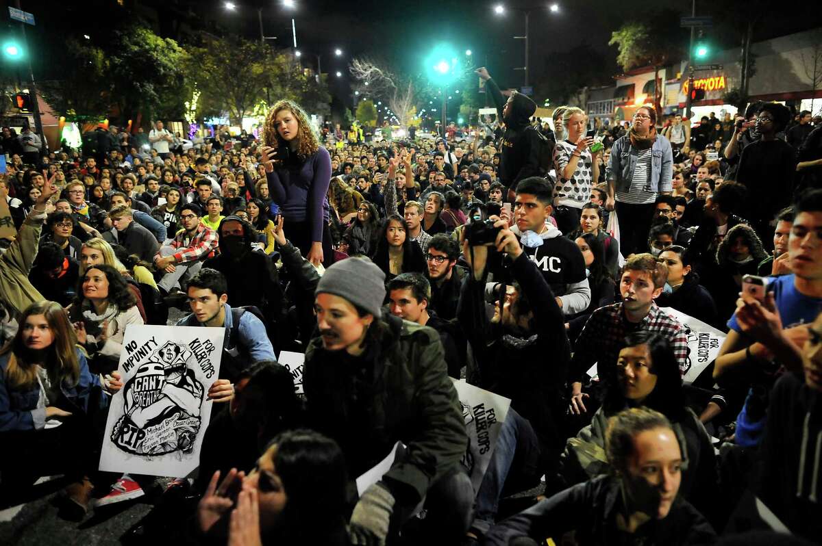 Berkeley protest swells to more than 1,000, closes I-80