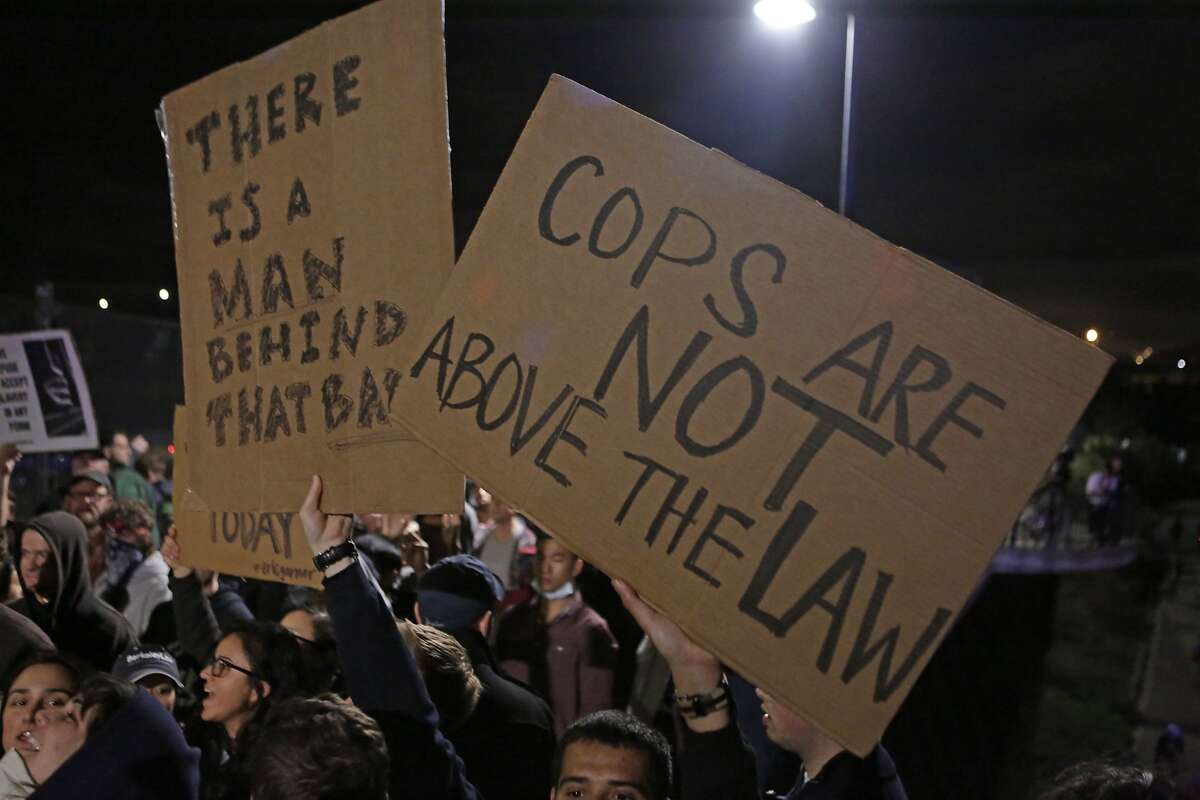 Berkeley protest swells to more than 1,000, closes I-80