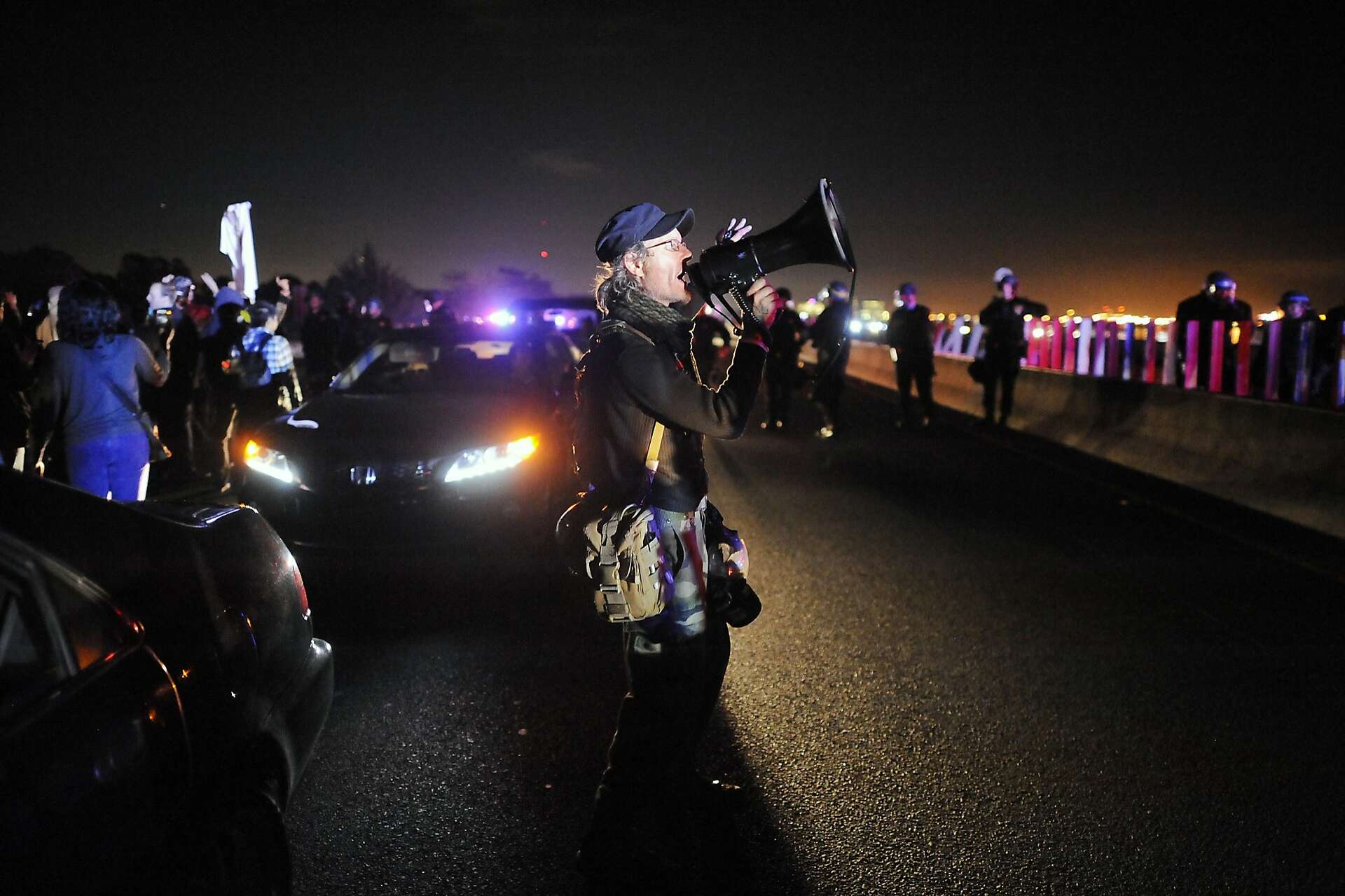 Berkeley protest swells to more than 1,000, closes I-80