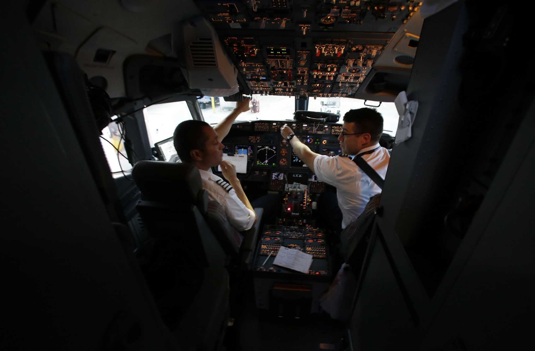 Commercial airlines need 600,000 new pilots globally, but attracting ...