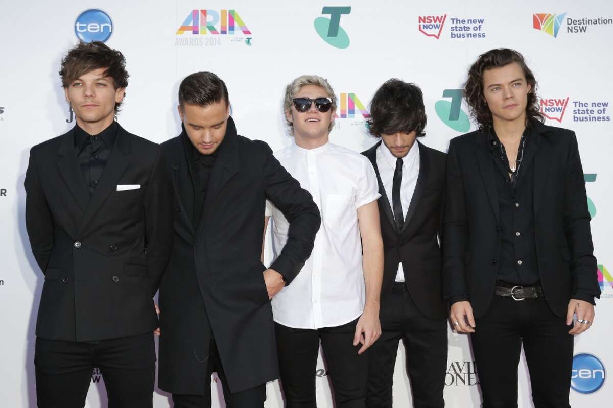 One Direction premieres music video filmed at NASA