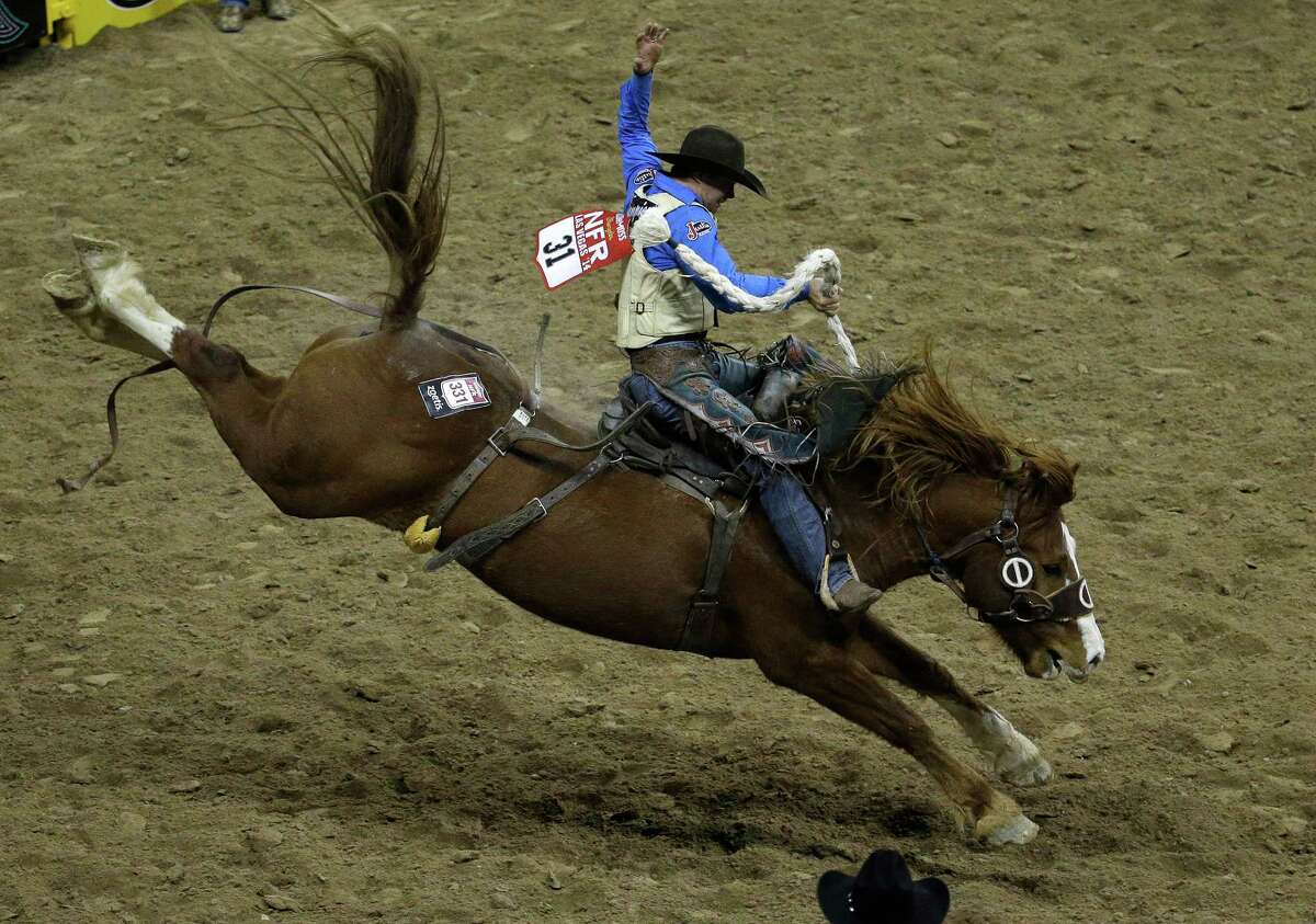 Riders hang on at Rodeo Finals