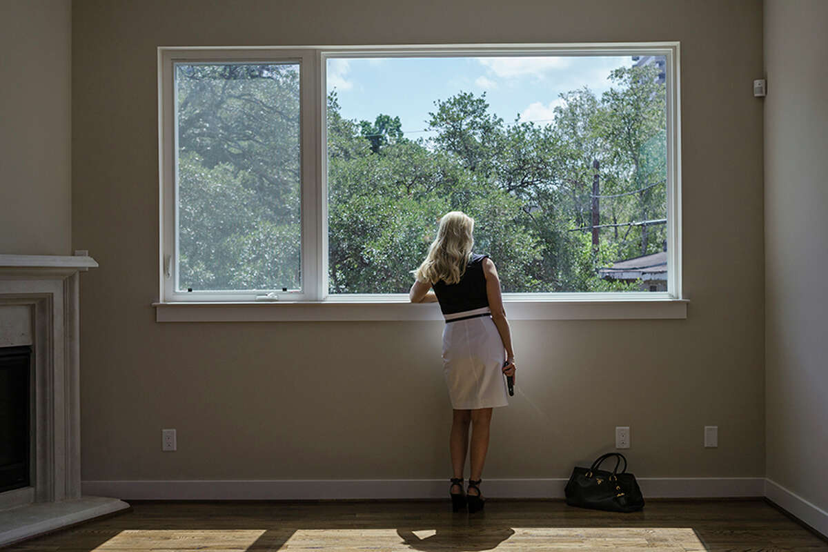 Houston photographer captures Texas women with their pistols