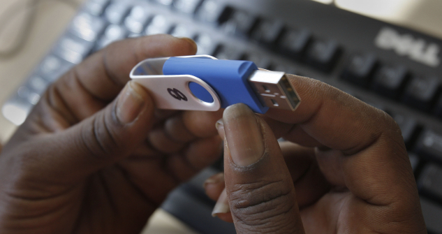 Cloud, flash drives simplify computer storage