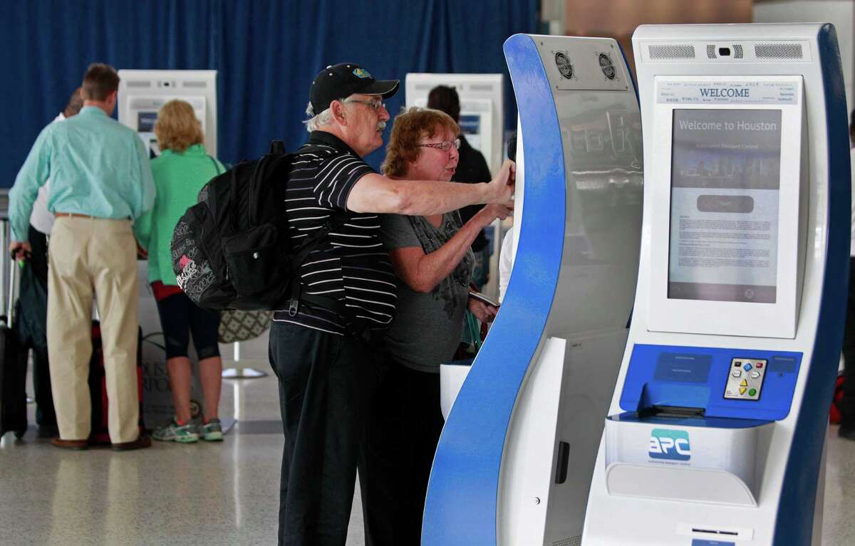 Houston airports want more automated kiosks for international passengers