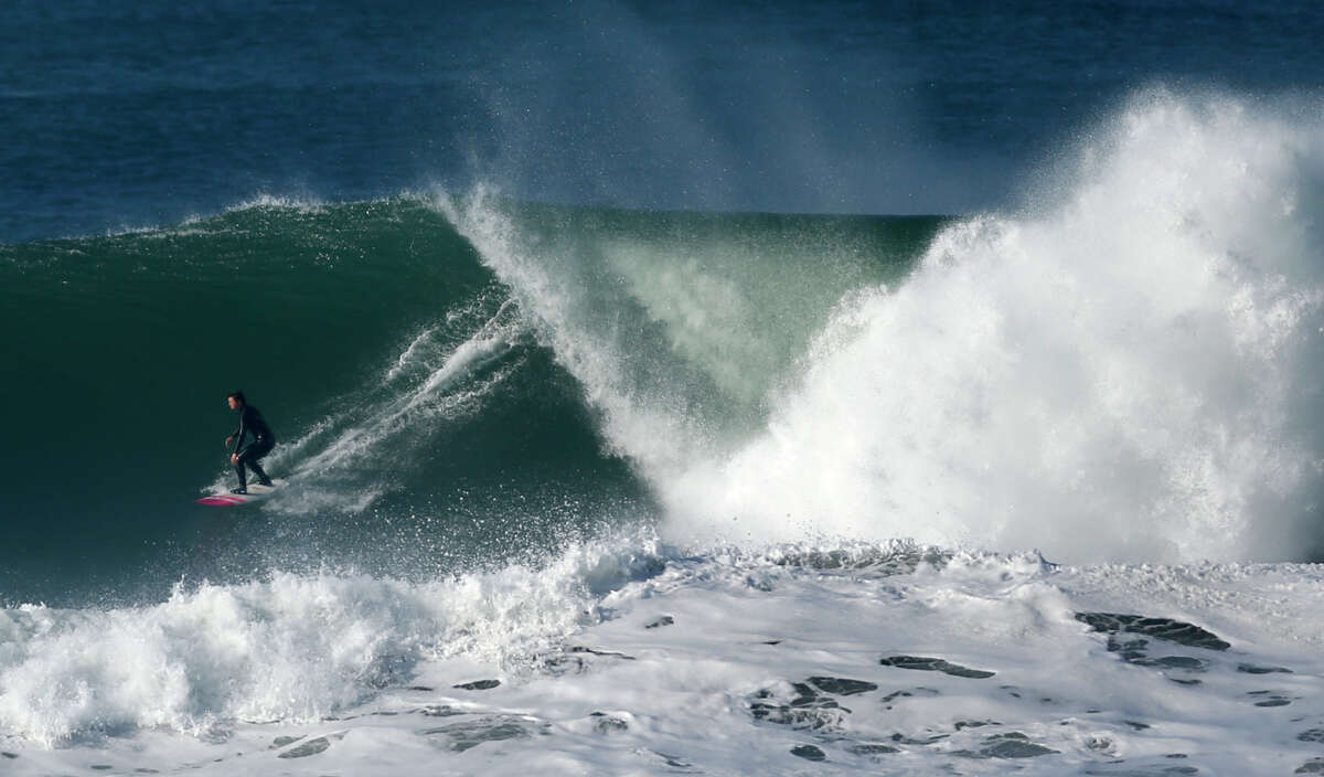 Brave female surfers are breaking into big-wave scene