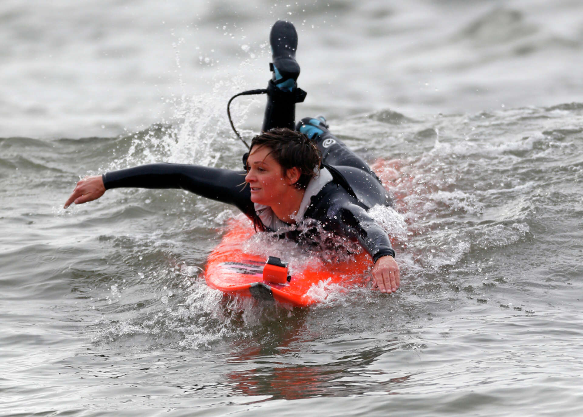 Brave female surfers are breaking into big-wave scene