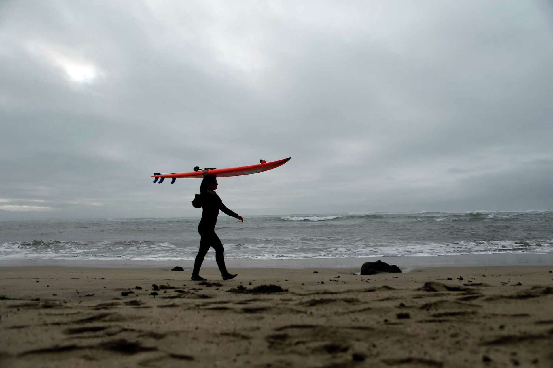Brave female surfers are breaking into big-wave scene
