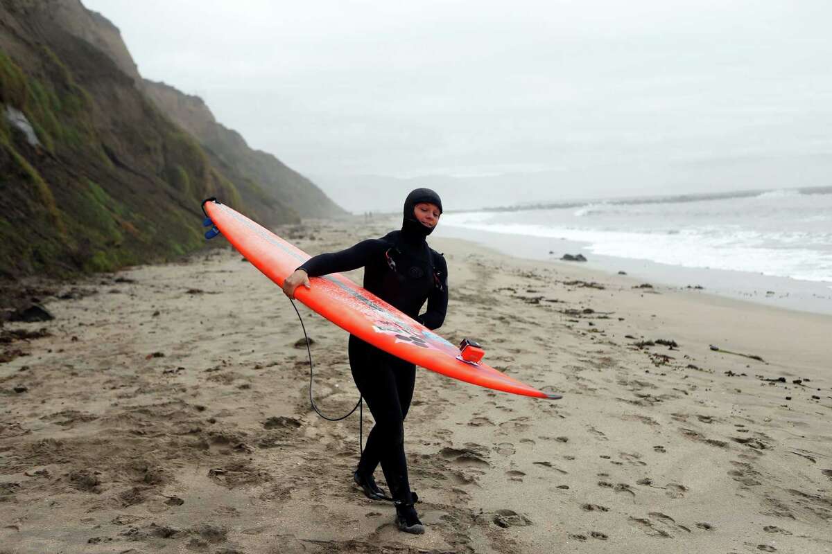 Brave female surfers are breaking into big-wave scene