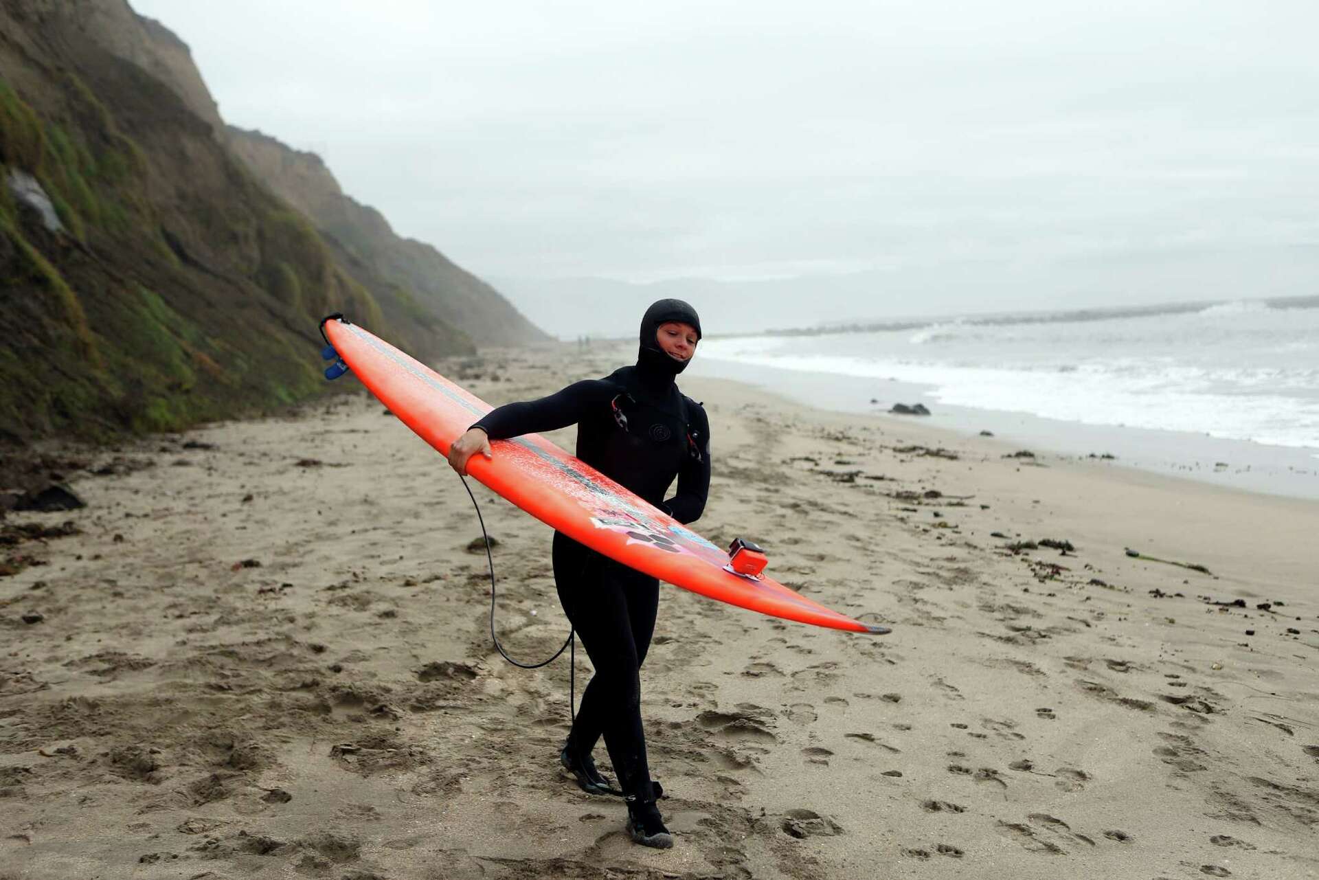 Brave female surfers are breaking into big-wave scene