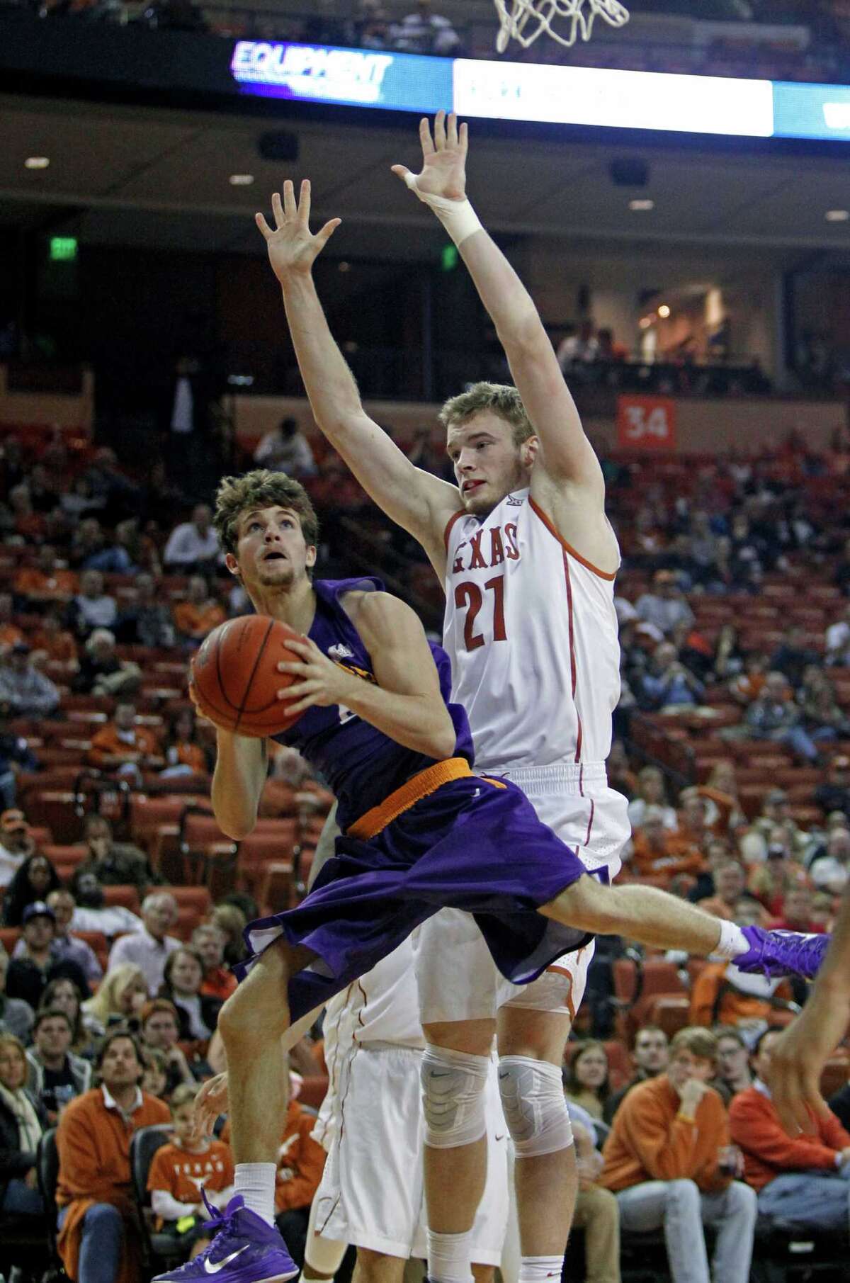 No. 9 Texas routs Lipscomb 106-61