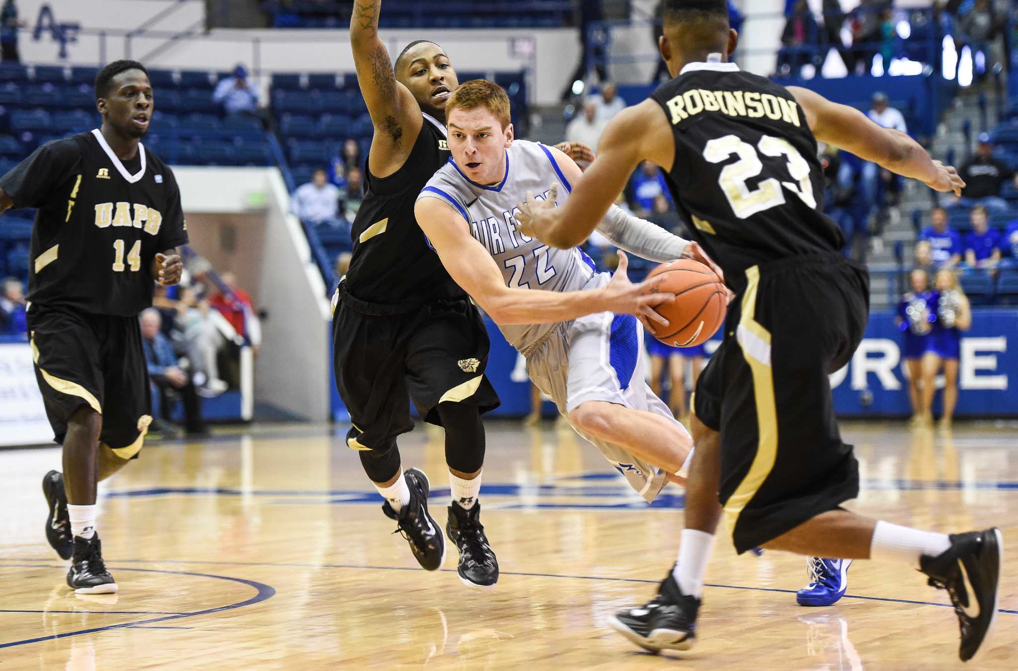 Area Athlete Report: Max Yon, Air Force basketball