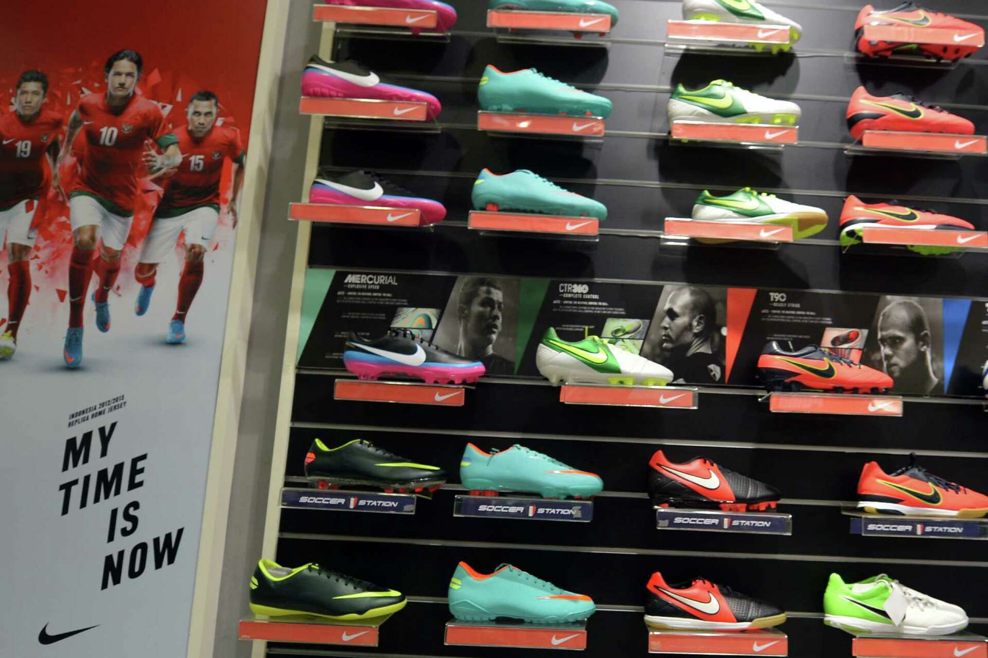 This is how much it costs Nike to make a pair of $100 sneakers