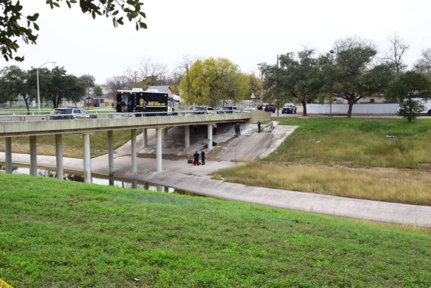 Teenage girl found dead under West Side bridge died from asphyxia