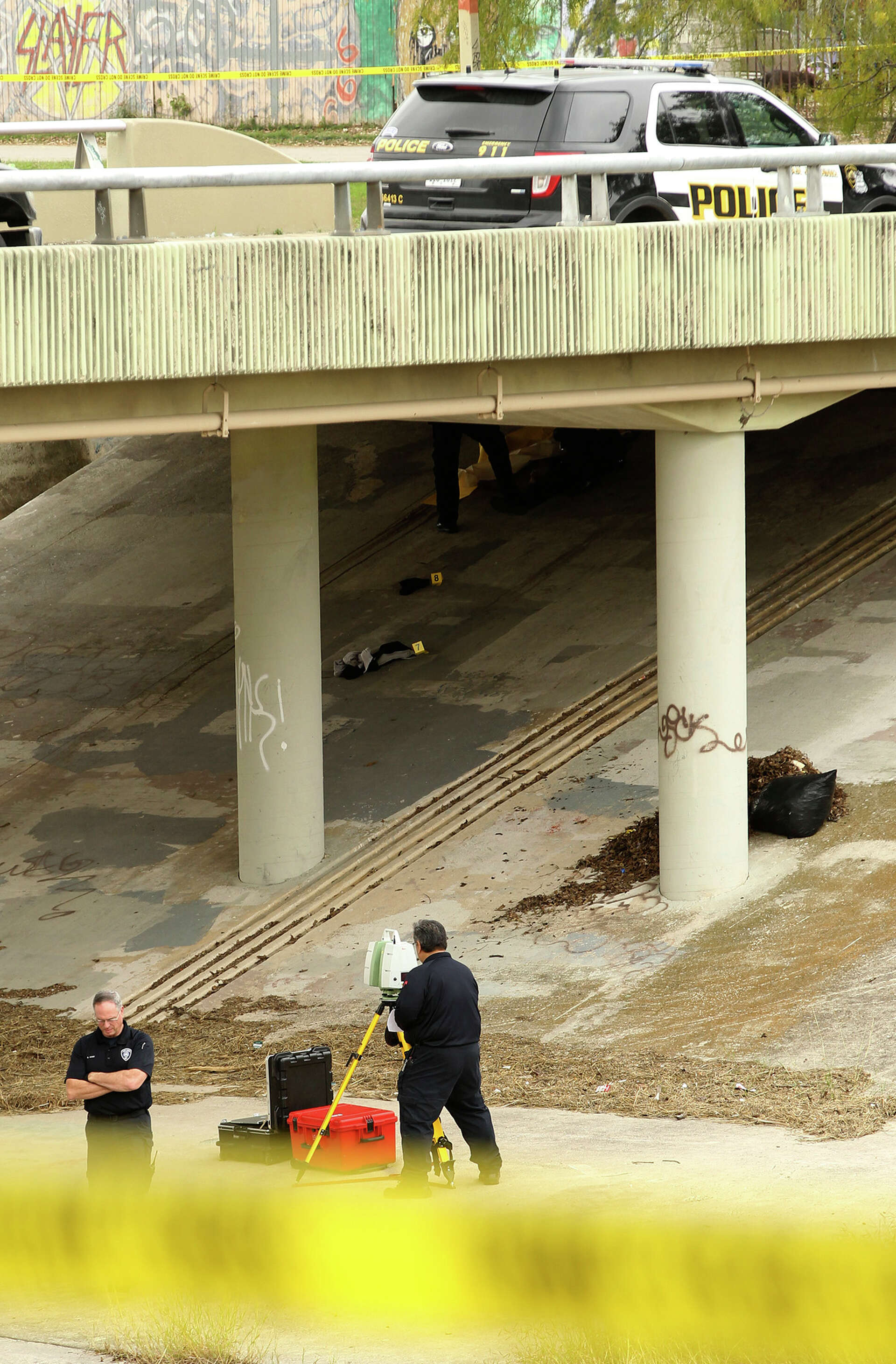 Teenage girl found dead under West Side bridge died from asphyxia