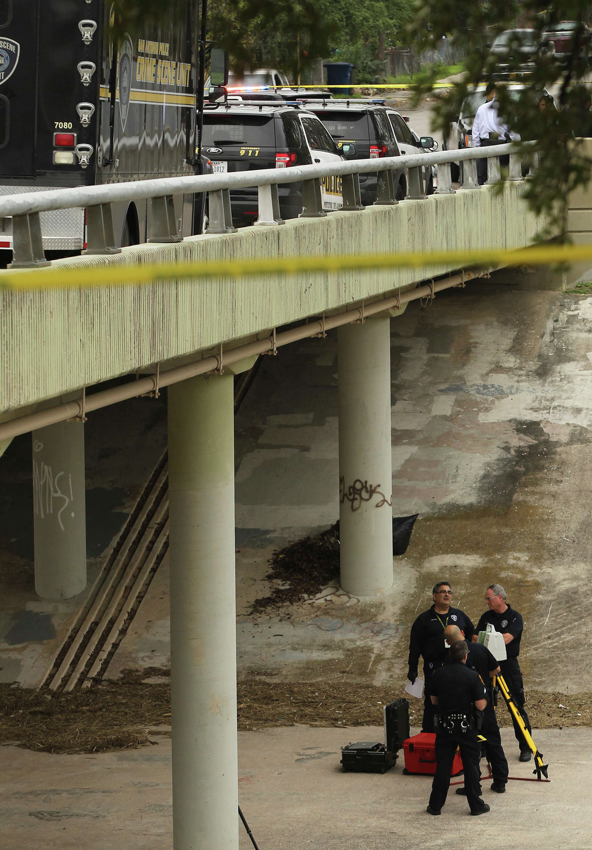 Teenage girl found dead under West Side bridge died from asphyxia