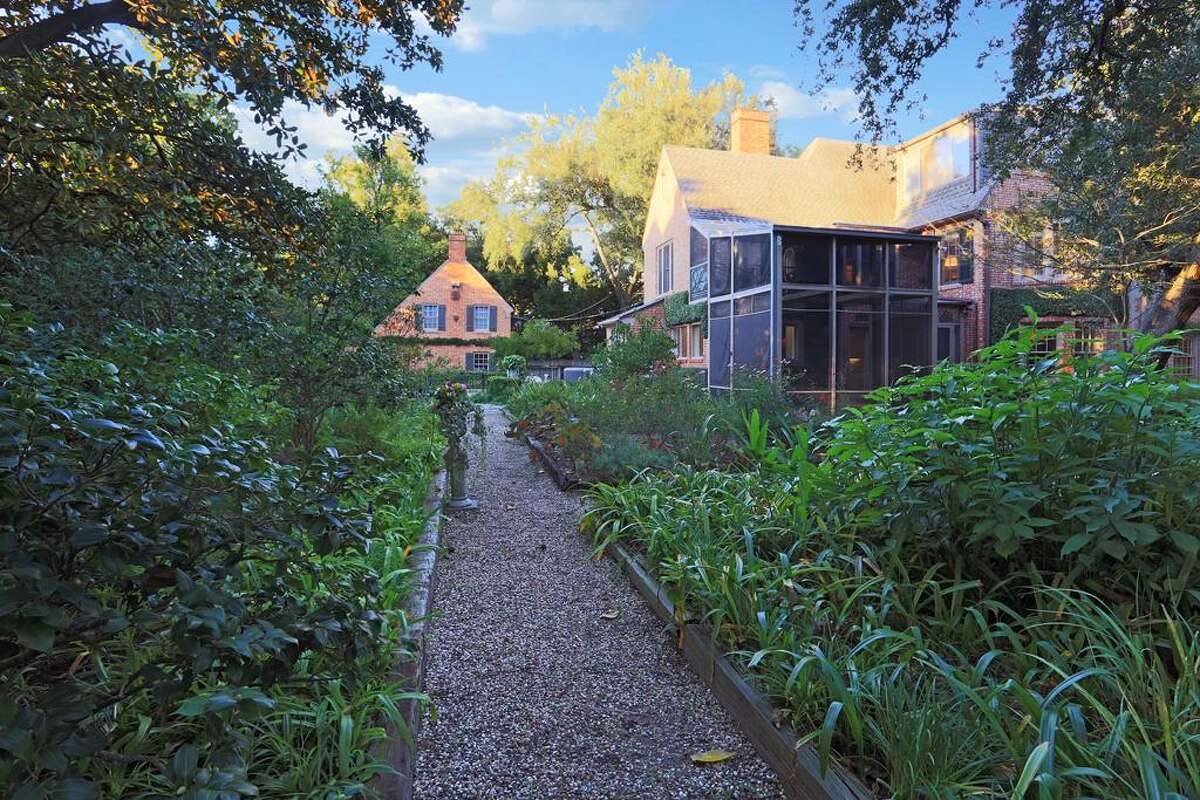 The evolution of the average American house style