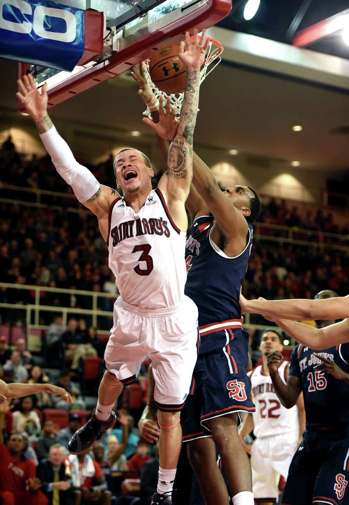 Gaels fall to No. 20 St. John’s after leading by 15